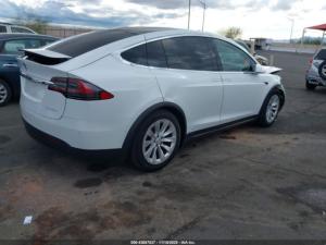 Tesla Model X 2021 in Klaipeda, with an engine capacity of 0.00 L and mileage of 0 thousand km for 13500 €, photo 3 on AUTOMOTO.COM.LV