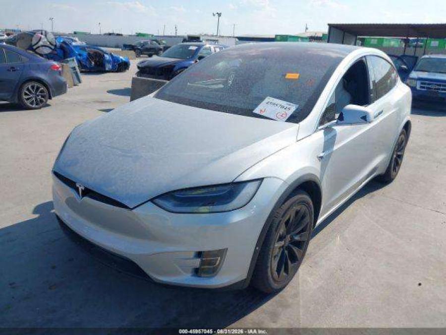 Grey Tesla Model X 2016 in Klaipeda, with an engine capacity of 0.00 L and mileage of 0 thousand km for 8100 €, photo 5 on AUTOMOTO.COM.LV
