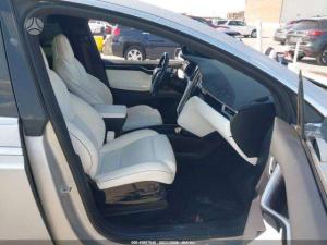 Grey Tesla Model X 2016 in Klaipeda, with an engine capacity of 0.00 L and mileage of 0 thousand km for 8100 €, photo 11 on AUTOMOTO.COM.LV