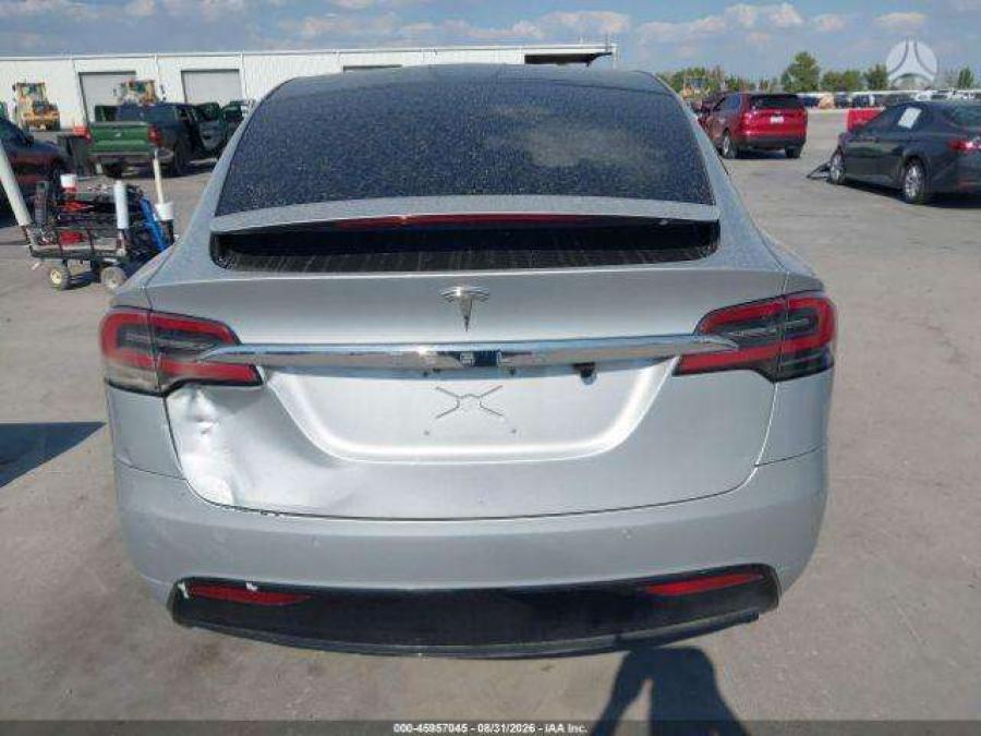 Grey Tesla Model X 2016 in Klaipeda, with an engine capacity of 0.00 L and mileage of 0 thousand km for 8100 €, photo 30 on AUTOMOTO.COM.LV