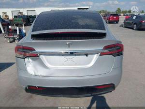 Grey Tesla Model X 2016 in Klaipeda, with an engine capacity of 0.00 L and mileage of 0 thousand km for 8100 €, photo 31 on AUTOMOTO.COM.LV