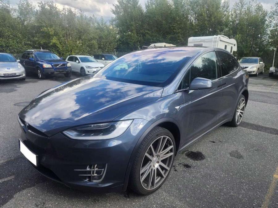 Pelēks Tesla Model X 2017 Kauņa, ar dzinēja tilpumu 0.00 L un nobraukumu 225 tūkst. km par 17999 €, foto 2 vietnē AUTOMOTO.COM.LV