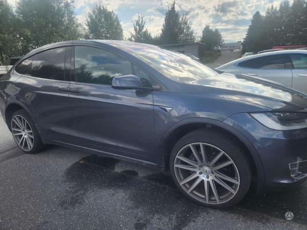 Pelēks Tesla Model X 2017 Kauņa, ar dzinēja tilpumu 0.00 L un nobraukumu 225 tūkst. km par 17999 €, foto 3 vietnē AUTOMOTO.COM.LV