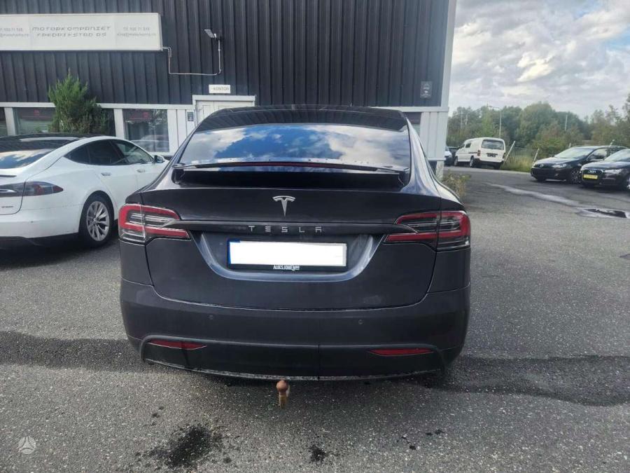 Pelēks Tesla Model X 2017 Kauņa, ar dzinēja tilpumu 0.00 L un nobraukumu 225 tūkst. km par 17999 €, foto 4 vietnē AUTOMOTO.COM.LV