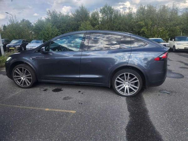 Pelēks Tesla Model X 2017 Kauņa, ar dzinēja tilpumu 0.00 L un nobraukumu 225 tūkst. km par 17999 €, foto 5 vietnē AUTOMOTO.COM.LV