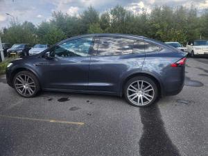 Pelēks Tesla Model X 2017 Kauņa, ar dzinēja tilpumu 0.00 L un nobraukumu 225 tūkst. km par 17999 €, foto 5 vietnē AUTOMOTO.COM.LV