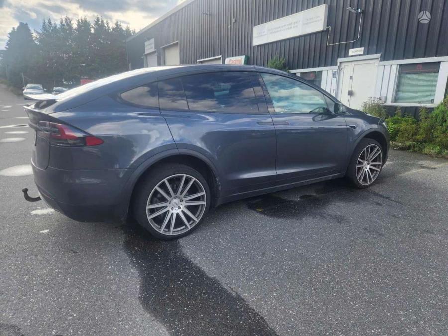 Pelēks Tesla Model X 2017 Kauņa, ar dzinēja tilpumu 0.00 L un nobraukumu 225 tūkst. km par 17999 €, foto 7 vietnē AUTOMOTO.COM.LV
