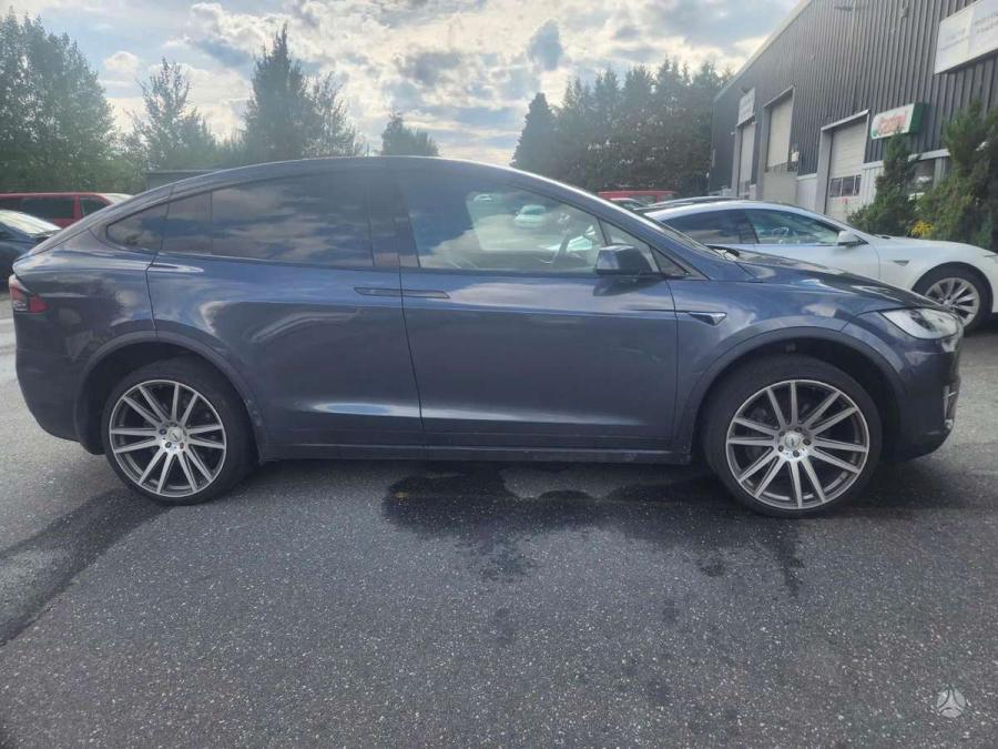 Pelēks Tesla Model X 2017 Kauņa, ar dzinēja tilpumu 0.00 L un nobraukumu 225 tūkst. km par 17999 €, foto 9 vietnē AUTOMOTO.COM.LV