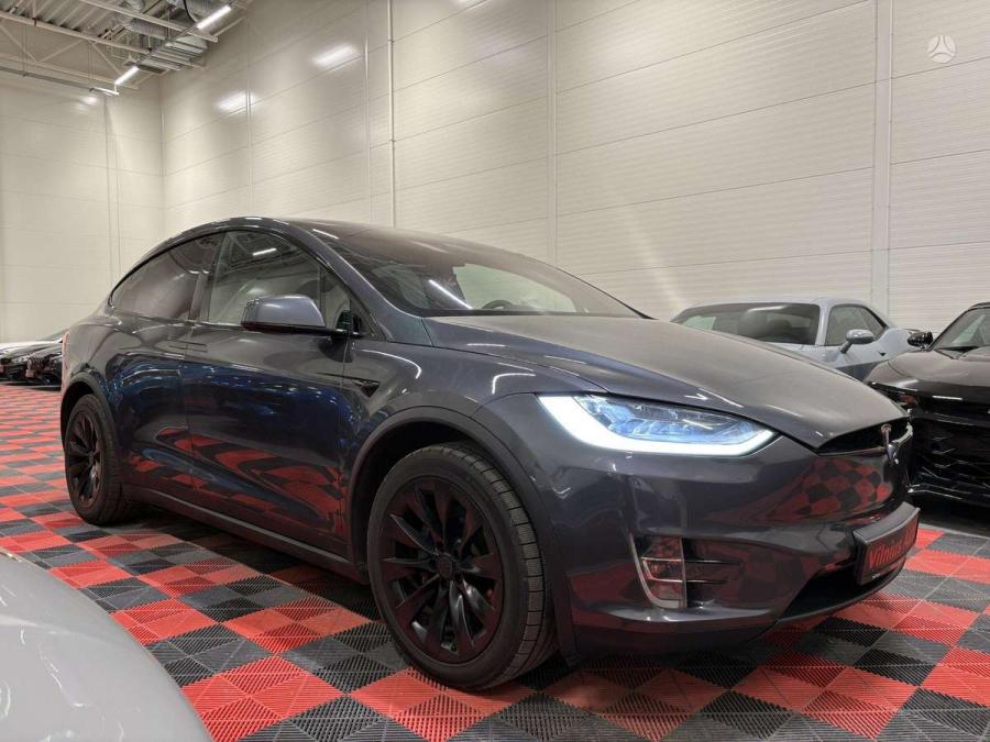 Pelēks Tesla Model X 2017 Viļņa, ar dzinēja tilpumu 0.00 L un nobraukumu 192 tūkst. km par 21000 €, foto 4 vietnē AUTOMOTO.COM.LV
