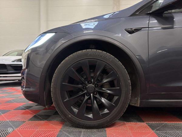 Grey Tesla Model X 2017 in Vilnius, with an engine capacity of 0.00 L and mileage of 192 thousand km for 21000 €, photo 7 on AUTOMOTO.COM.LV