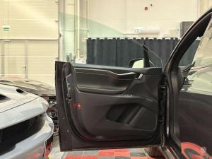 Pelēks Tesla Model X 2017 Viļņa, ar dzinēja tilpumu 0.00 L un nobraukumu 192 tūkst. km par 21000 €, foto 11 vietnē AUTOMOTO.COM.LV