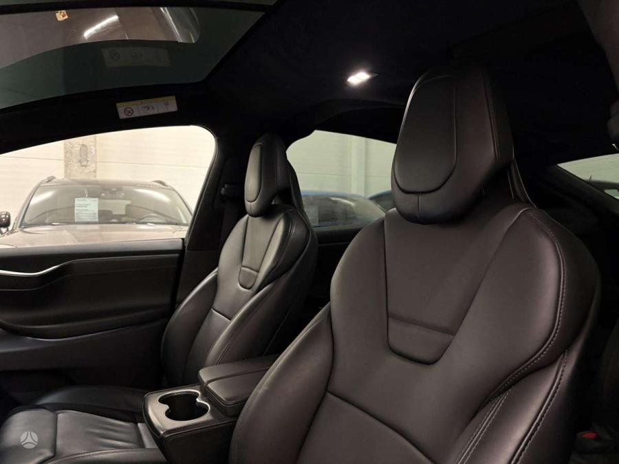 Pelēks Tesla Model X 2017 Viļņa, ar dzinēja tilpumu 0.00 L un nobraukumu 192 tūkst. km par 21000 €, foto 13 vietnē AUTOMOTO.COM.LV