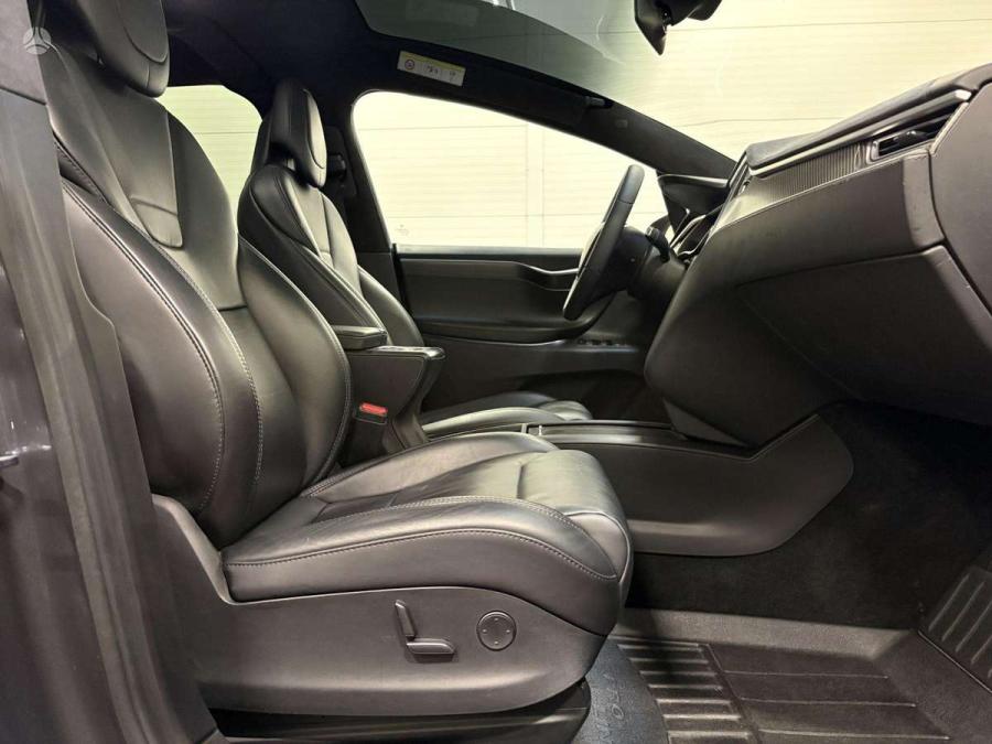Pelēks Tesla Model X 2017 Viļņa, ar dzinēja tilpumu 0.00 L un nobraukumu 192 tūkst. km par 21000 €, foto 15 vietnē AUTOMOTO.COM.LV