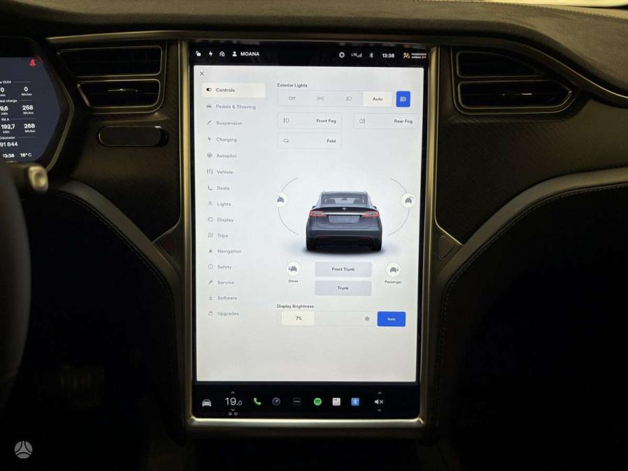 Pelēks Tesla Model X 2017 Viļņa, ar dzinēja tilpumu 0.00 L un nobraukumu 192 tūkst. km par 21000 €, foto 25 vietnē AUTOMOTO.COM.LV