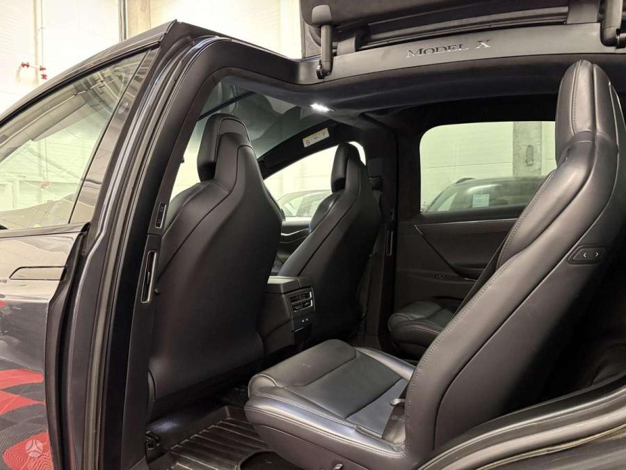 Pelēks Tesla Model X 2017 Viļņa, ar dzinēja tilpumu 0.00 L un nobraukumu 192 tūkst. km par 21000 €, foto 29 vietnē AUTOMOTO.COM.LV