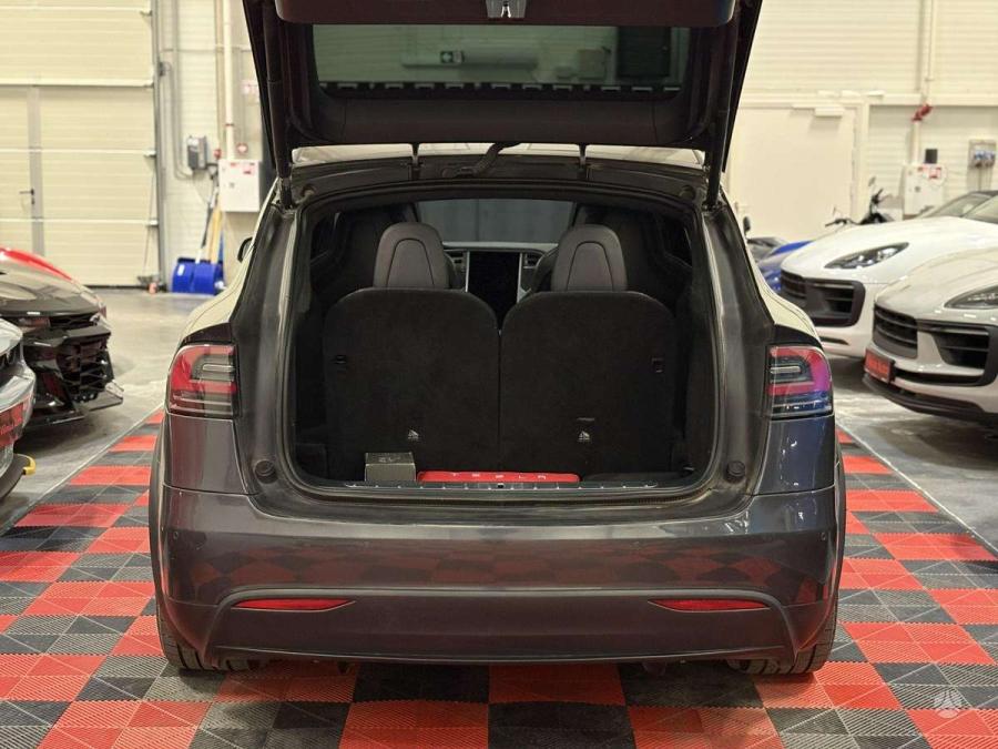 Pelēks Tesla Model X 2017 Viļņa, ar dzinēja tilpumu 0.00 L un nobraukumu 192 tūkst. km par 21000 €, foto 34 vietnē AUTOMOTO.COM.LV