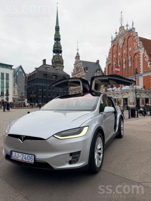 Grey Tesla Model X 2017 in Riga, with an engine capacity of 0.00 L and mileage of 185 thousand km for 27000 €, photo  on AUTOMOTO.COM.LV