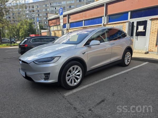 Grey Tesla Model X 2017 in Riga, with an engine capacity of 0.00 L and mileage of 185 thousand km for 29500 €, photo 1 on AUTOMOTO.COM.LV