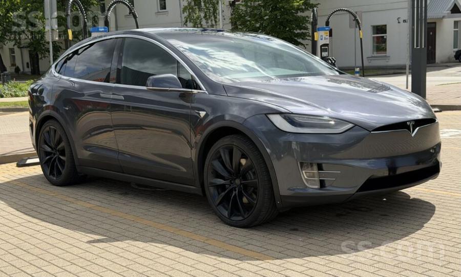 Grey Tesla Model X 2017 in Riga, with an engine capacity of 0.00 L and mileage of 181 thousand km for 18777 €, photo 3 on AUTOMOTO.COM.LV