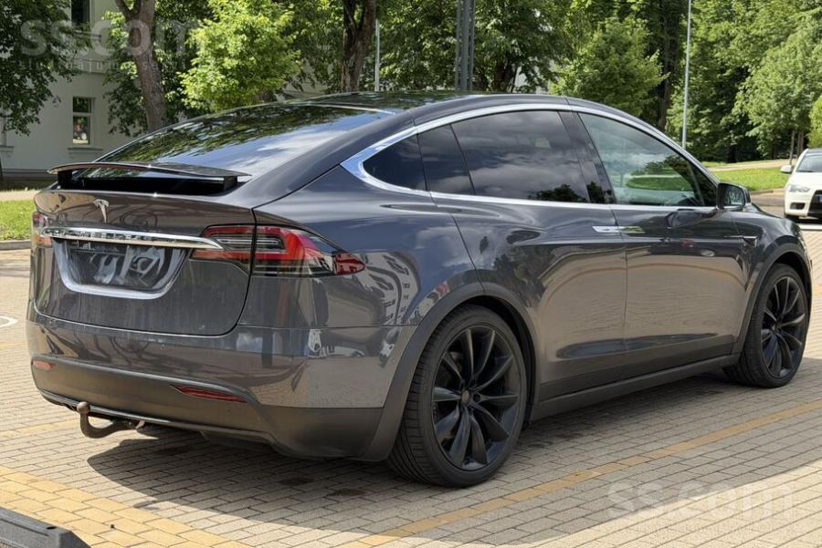 Grey Tesla Model X 2017 in Riga, with an engine capacity of 0.00 L and mileage of 181 thousand km for 18777 €, photo 6 on AUTOMOTO.COM.LV