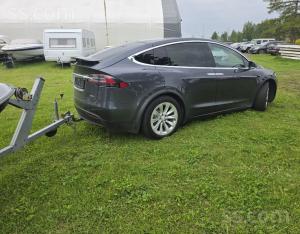 Grey Tesla Model X 2017 in Jelgava, with an engine capacity of 0.00 L and mileage of 259 thousand km for 18000 €, photo 4 on AUTOMOTO.COM.LV