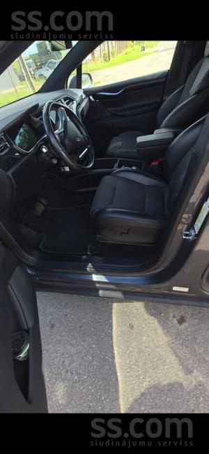 Grey Tesla Model X 2017 in Jelgava, with an engine capacity of 0.00 L and mileage of 259 thousand km for 18000 €, photo 6 on AUTOMOTO.COM.LV