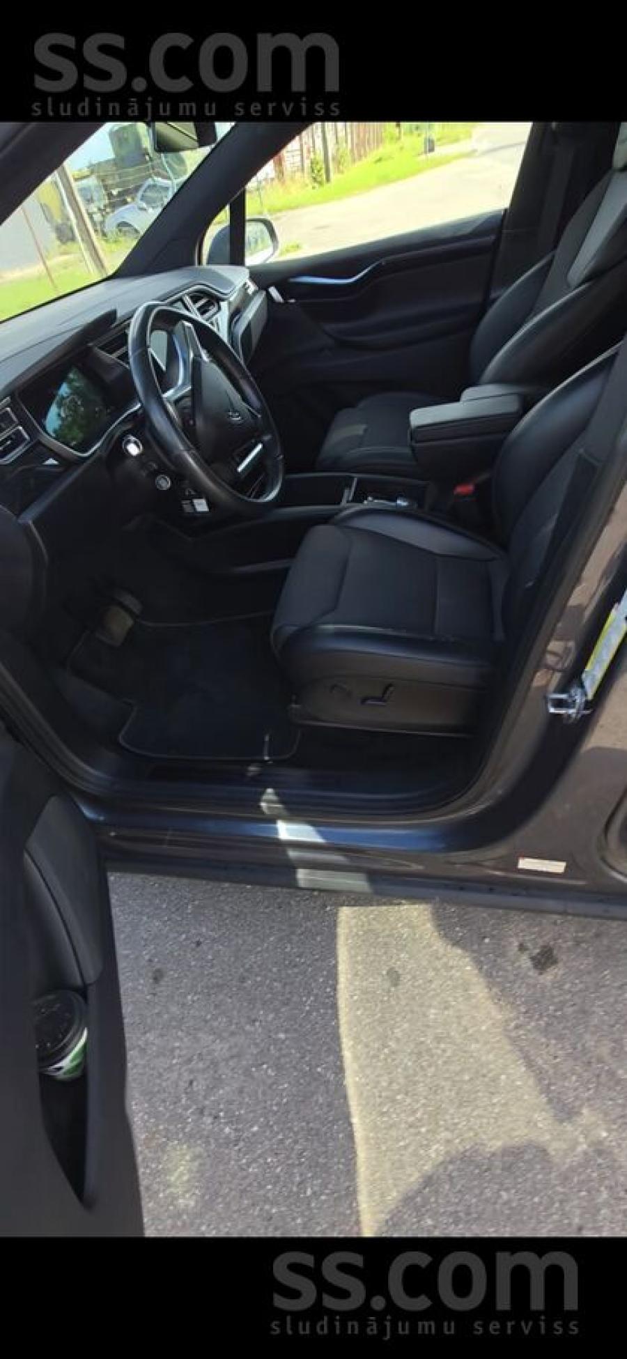 Grey Tesla Model X 2017 in Jelgava, with an engine capacity of 0.00 L and mileage of 259 thousand km for 18000 €, photo 6 on AUTOMOTO.COM.LV