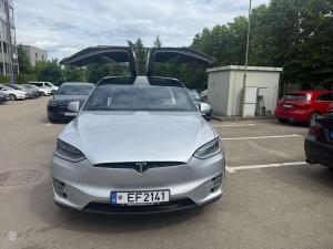 Pelēks Tesla Model X 2017 Kauņa, ar dzinēja tilpumu 0.00 L un nobraukumu 178 tūkst. km par 22000 €, foto  vietnē AUTOMOTO.COM.LV