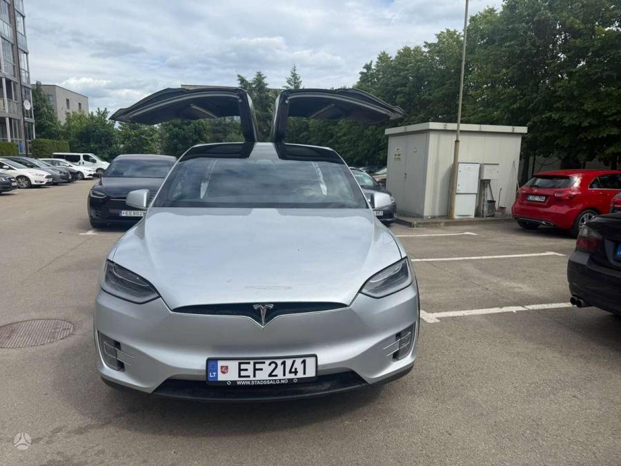 Pelēks Tesla Model X 2017 Kauņa, ar dzinēja tilpumu 0.00 L un nobraukumu 178 tūkst. km par 22000 €, foto 1 vietnē AUTOMOTO.COM.LV