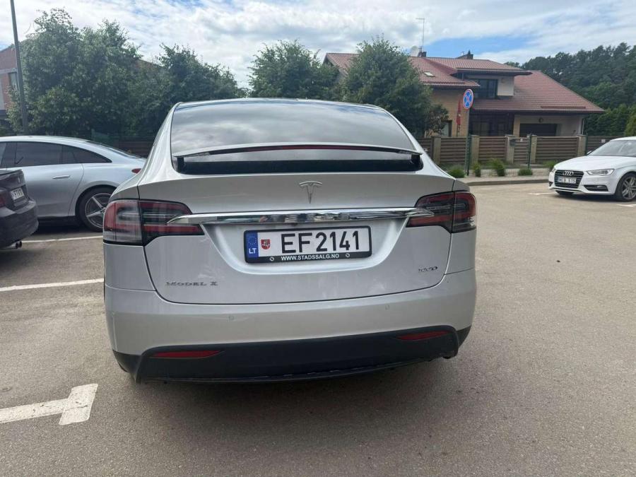 Pelēks Tesla Model X 2017 Kauņa, ar dzinēja tilpumu 0.00 L un nobraukumu 178 tūkst. km par 22000 €, foto 4 vietnē AUTOMOTO.COM.LV