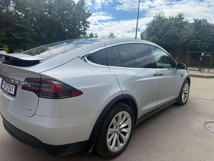 Pelēks Tesla Model X 2017 Kauņa, ar dzinēja tilpumu 0.00 L un nobraukumu 178 tūkst. km par 22000 €, foto 6 vietnē AUTOMOTO.COM.LV