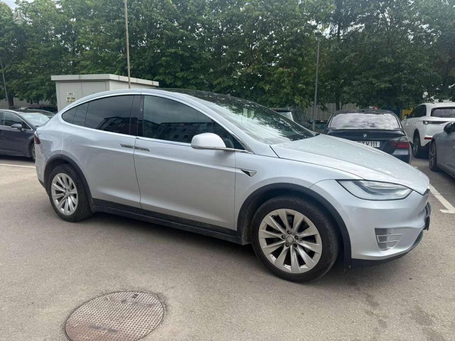 Pelēks Tesla Model X 2017 Kauņa, ar dzinēja tilpumu 0.00 L un nobraukumu 178 tūkst. km par 22000 €, foto 8 vietnē AUTOMOTO.COM.LV