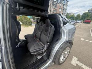 Pelēks Tesla Model X 2017 Kauņa, ar dzinēja tilpumu 0.00 L un nobraukumu 178 tūkst. km par 22000 €, foto 9 vietnē AUTOMOTO.COM.LV