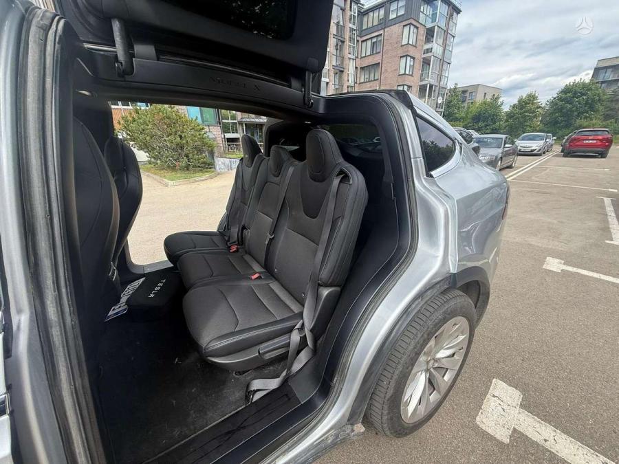 Pelēks Tesla Model X 2017 Kauņa, ar dzinēja tilpumu 0.00 L un nobraukumu 178 tūkst. km par 22000 €, foto 9 vietnē AUTOMOTO.COM.LV