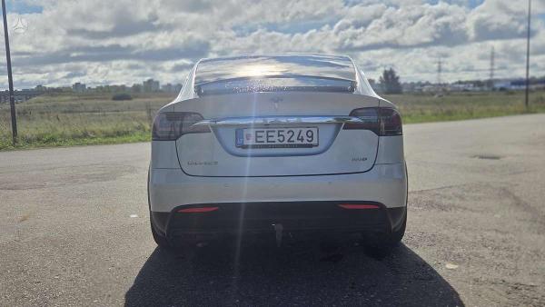 Grey Tesla Model X 2017 in Kaunas, with an engine capacity of 0.00 L and mileage of 251 thousand km for 23500 €, photo 6 on AUTOMOTO.COM.LV