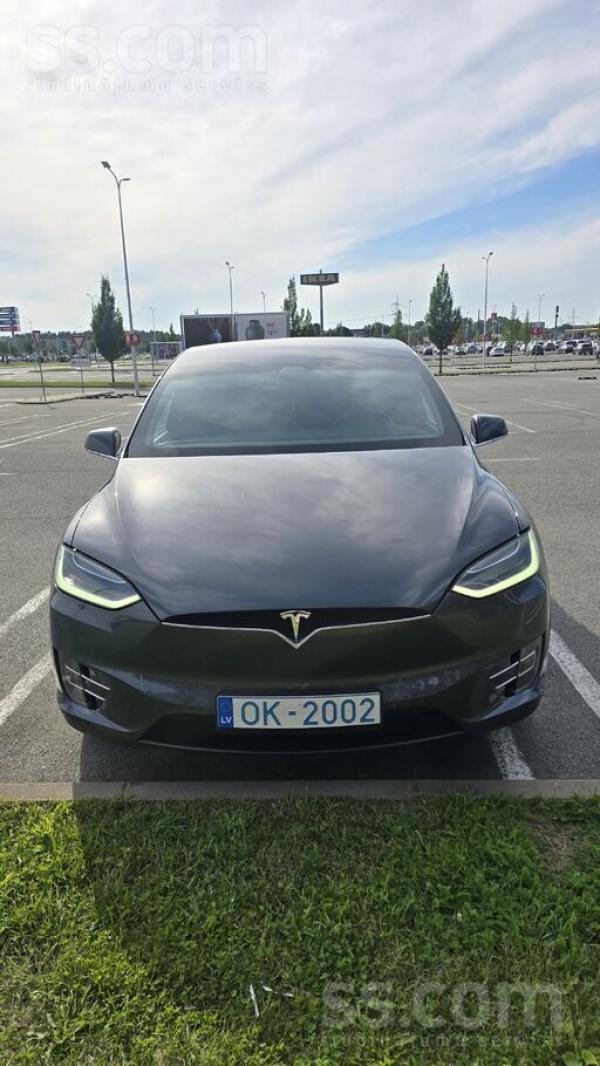 Grey Tesla Model X 2018 in Riga, with an engine capacity of 0.00 L and mileage of 209 thousand km for 22500 €, photo 2 on AUTOMOTO.COM.LV