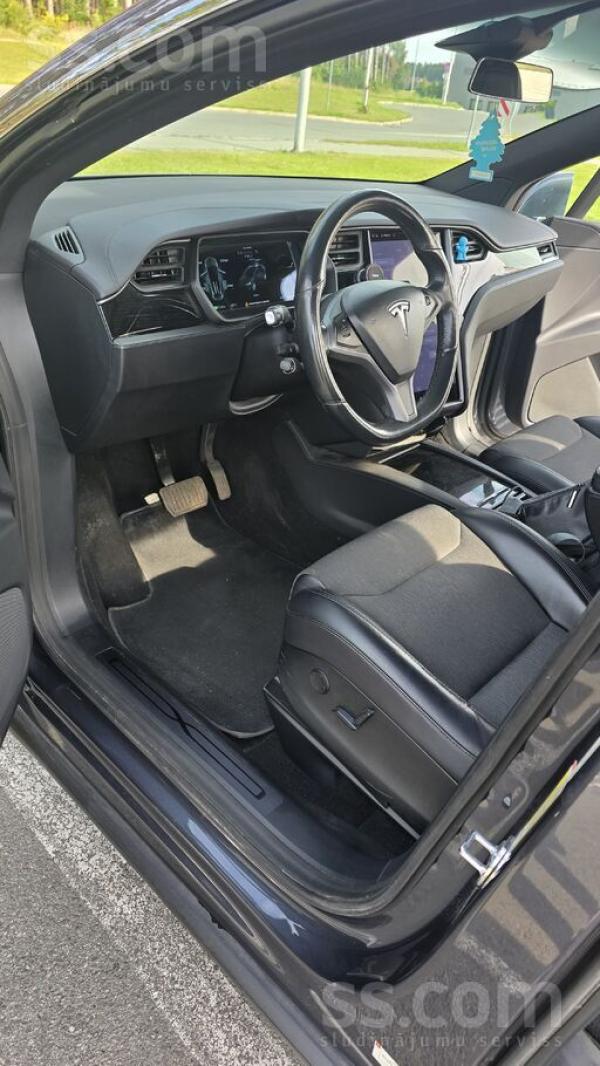 Grey Tesla Model X 2018 in Riga, with an engine capacity of 0.00 L and mileage of 209 thousand km for 22500 €, photo 7 on AUTOMOTO.COM.LV