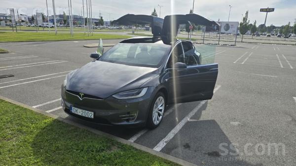 Grey Tesla Model X 2018 in Riga, with an engine capacity of 0.00 L and mileage of 209 thousand km for 22500 €, photo 8 on AUTOMOTO.COM.LV