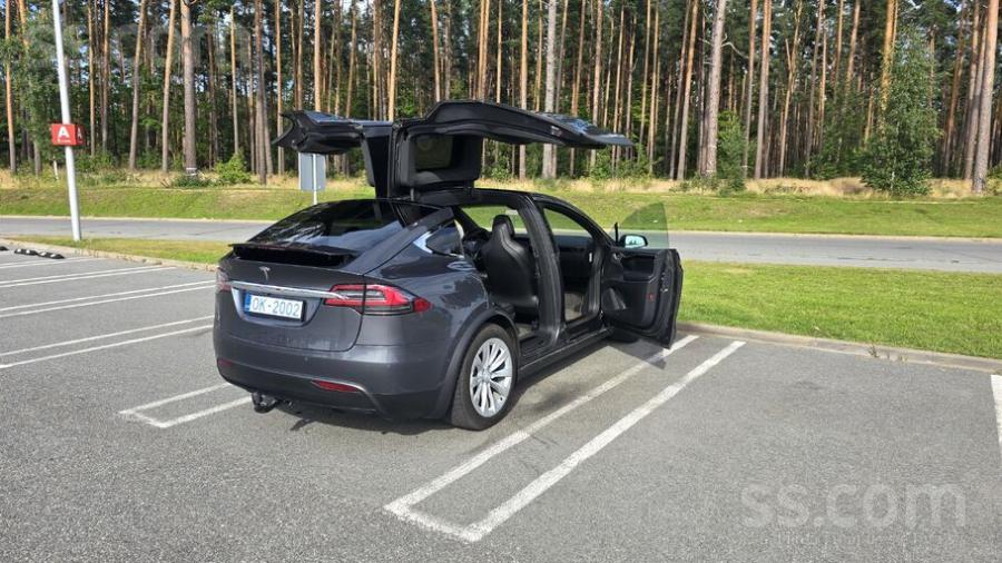 Grey Tesla Model X 2018 in Riga, with an engine capacity of 0.00 L and mileage of 209 thousand km for 21000 €, photo 13 on AUTOMOTO.COM.LV