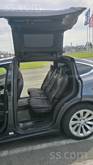 Grey Tesla Model X 2018 in Riga, with an engine capacity of 0.00 L and mileage of 209 thousand km for 21000 €, photo 16 on AUTOMOTO.COM.LV