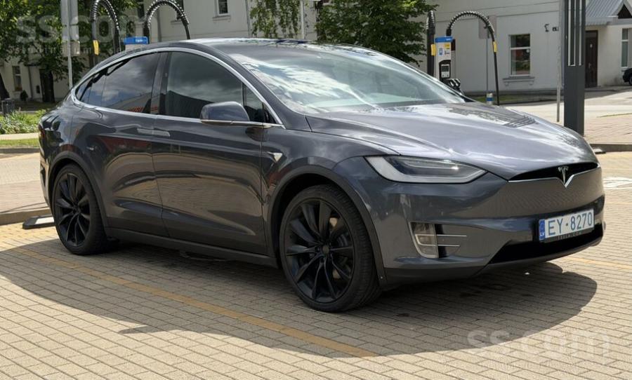Grey Tesla Model X 2020 in Riga, with an engine capacity of 0.00 L and mileage of 144 thousand km for 33777 €, photo 3 on AUTOMOTO.COM.LV
