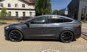 Grey Tesla Model X 2020 in Riga, with an engine capacity of 0.00 L and mileage of 144 thousand km for 33777 €, photo 7 on AUTOMOTO.COM.LV