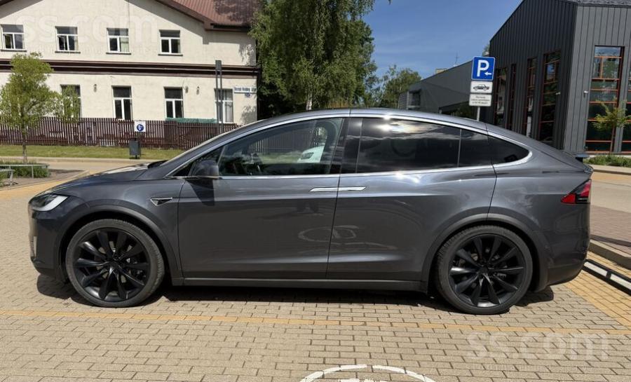 Grey Tesla Model X 2020 in Riga, with an engine capacity of 0.00 L and mileage of 144 thousand km for 33777 €, photo 7 on AUTOMOTO.COM.LV