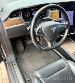 Grey Tesla Model X 2020 in Riga, with an engine capacity of 0.00 L and mileage of 144 thousand km for 33777 €, photo 8 on AUTOMOTO.COM.LV