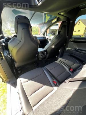 Pelēks Tesla Model X 2017 Saldus, ar dzinēja tilpumu 0.00 L un nobraukumu 300 tūkst. km par 22000 €, foto 3 vietnē AUTOMOTO.COM.LV