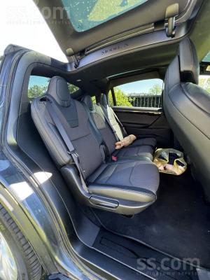 Pelēks Tesla Model X 2017 Saldus, ar dzinēja tilpumu 0.00 L un nobraukumu 300 tūkst. km par 22000 €, foto 5 vietnē AUTOMOTO.COM.LV