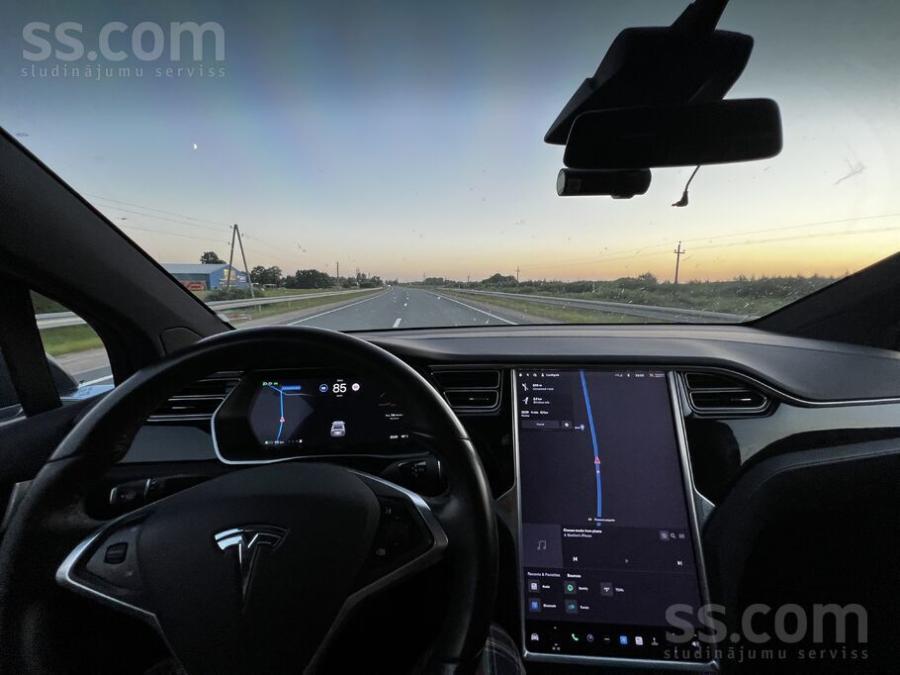 Pelēks Tesla Model X 2017 Saldus, ar dzinēja tilpumu 0.00 L un nobraukumu 300 tūkst. km par 22000 €, foto 8 vietnē AUTOMOTO.COM.LV