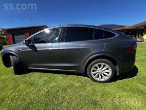 Pelēks Tesla Model X 2017 Saldus, ar dzinēja tilpumu 0.00 L un nobraukumu 300 tūkst. km par 22000 €, foto 9 vietnē AUTOMOTO.COM.LV