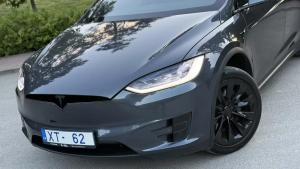 Grey Tesla Model X 2018 in Jurmala, with an engine capacity of 0.00 L and mileage of 100 thousand km for 27000 €, photo 3 on AUTOMOTO.COM.LV