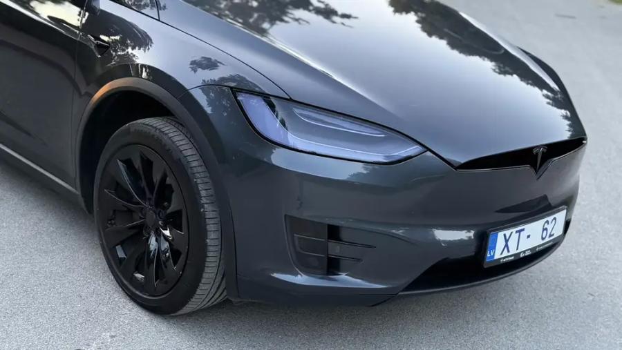 Grey Tesla Model X 2018 in Jurmala, with an engine capacity of 0.00 L and mileage of 100 thousand km for 27000 €, photo 8 on AUTOMOTO.COM.LV